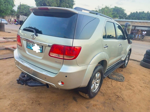 Vendo toyota fortuner Maputo - www.soboladas.co.mz