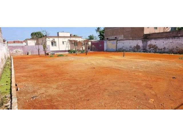 VENDO CASA T4 NO CHOUPAL B COM TUDO DENTRO E QUINTAL ENORME | MAPUTO ...