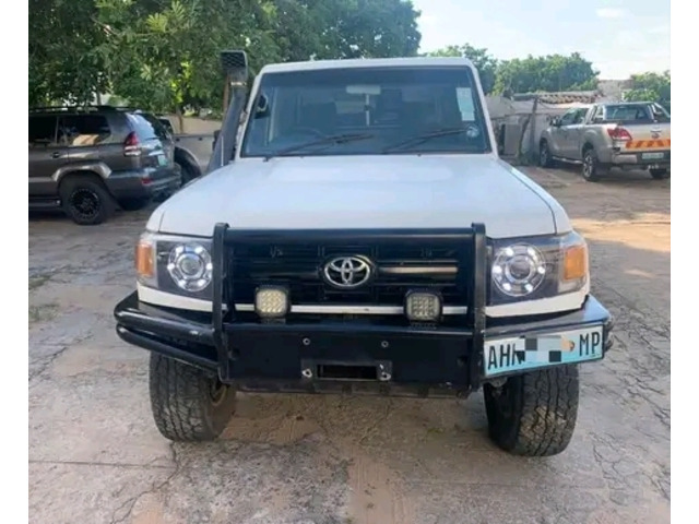Toyota Land Cruiser HZ Gasolina Maputo - www.soboladas.co.mz