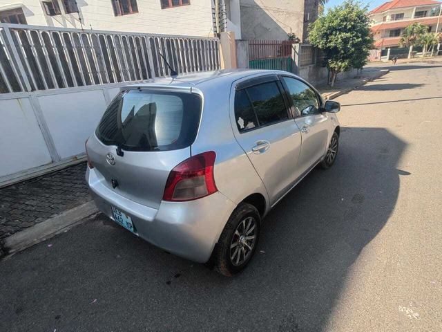 Vende-se Toyota Vitz recente Maputo - www.soboladas.co.mz