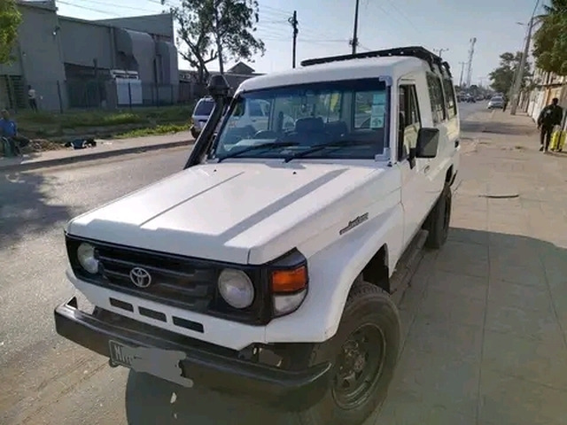 Toyota Land Cruiser HZ Maputo - www.soboladas.co.mz