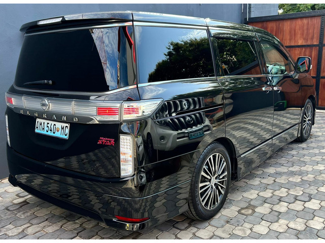 Nissan ELGRAND Maputo - www.soboladas.co.mz