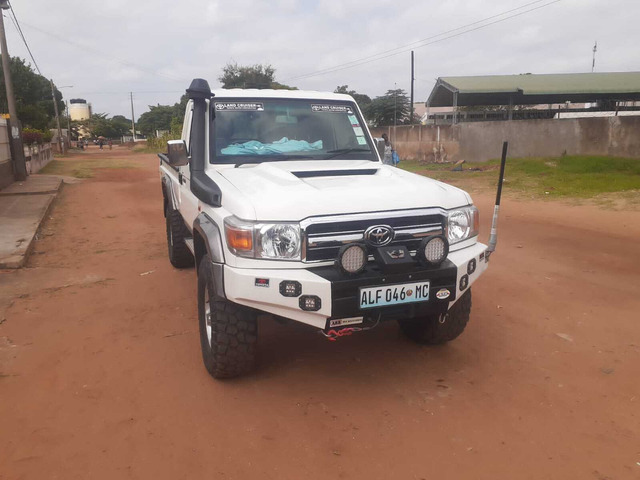 Toyota Land Cruiser HZ Matola - www.soboladas.co.mz