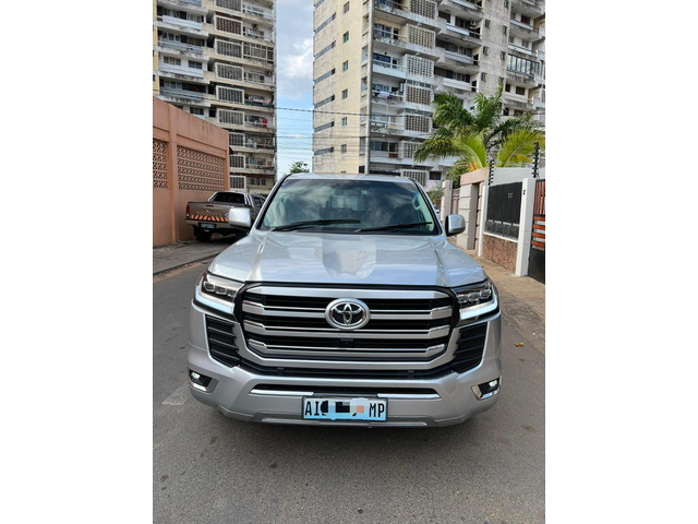 Vendo toyota land cruiser v8 Maputo - www.soboladas.co.mz